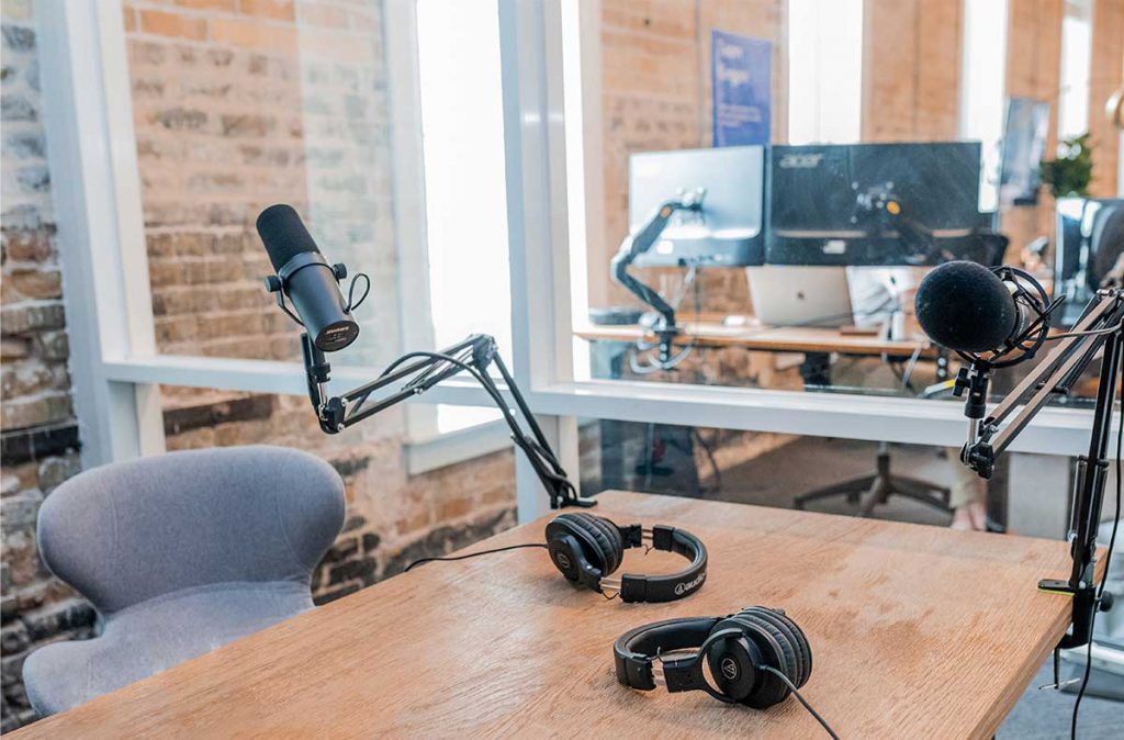 The 8 Best Football Podcasts you should listen to - The Half Time Pint